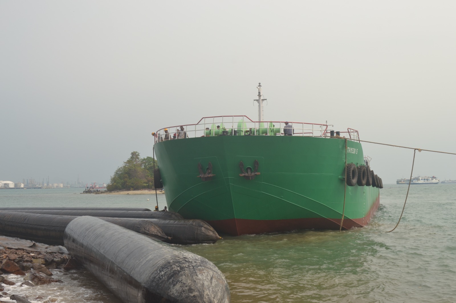 Proses Launching Kapal SPOB. Tameda 5