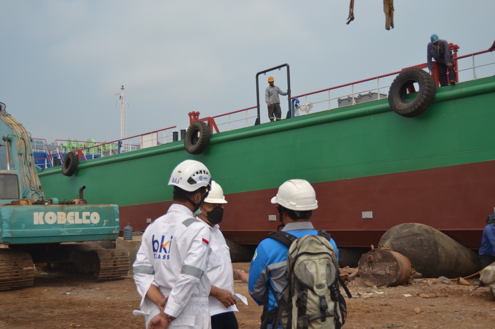 Proses Launching Kapal SPOB. Tameda 5